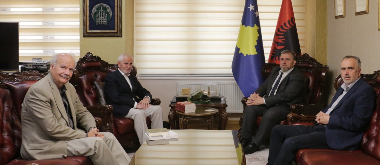Myftiu Tërnava, priti në takim akademikët Fetih Mehdiun dhe Muhamed ...